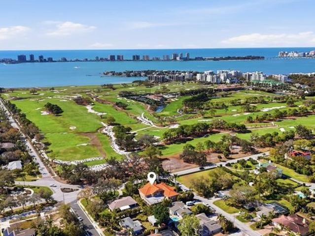 303 Sunny Ln, Belleair, FL 33756