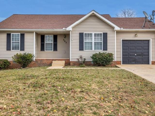 303 Pappy Dr, Oak Grove, KY 42262