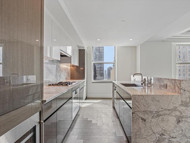 303 PARK Avenue 2811