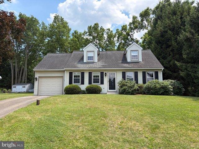 303 Parkwood Dr, Lancaster, PA 17603