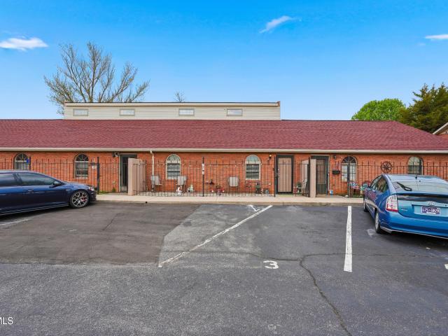 303 Phoenix Court 303
