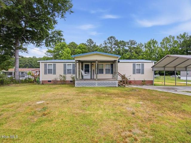 303 Queens Rd, Hubert, NC 28539