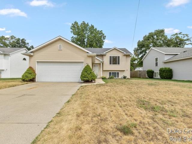 303 Regent St SE, Grand Rapids, MI 49548