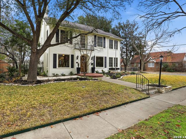 303 W Rosewood