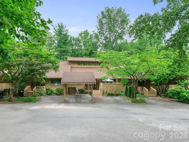 303 White Oak Dr, Hendersonville, NC 28791