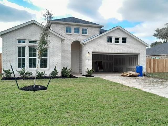 303 Twin Lakes Blvd W, West Columbia, TX 77486