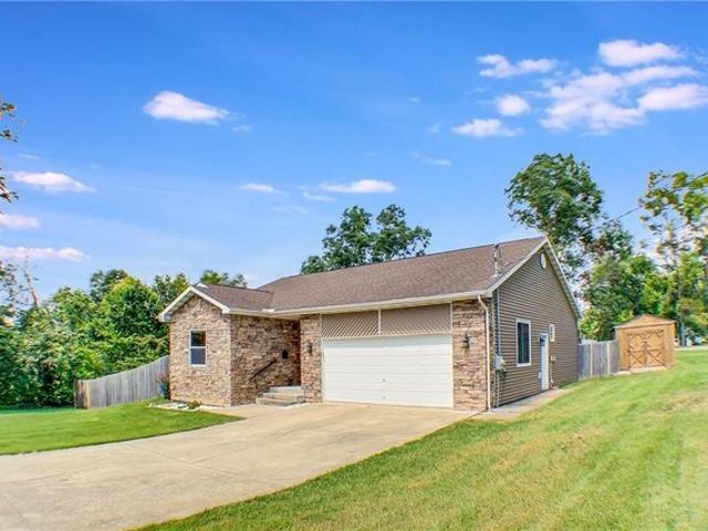 303 Tyler Ave, Charleston, IL 61920