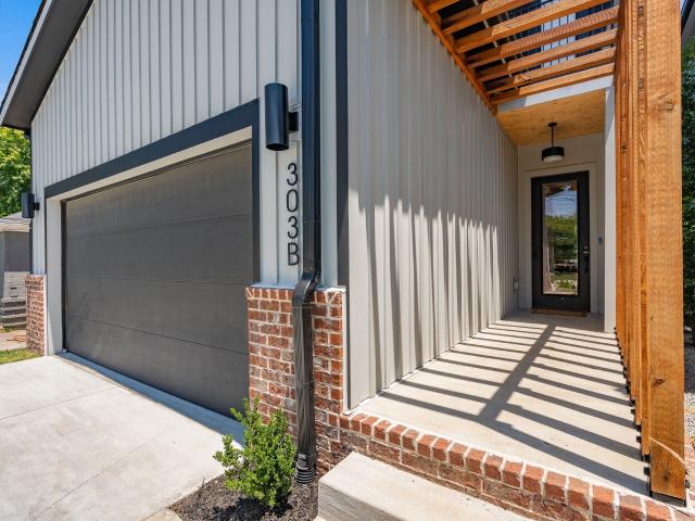 303B Riverside Dr