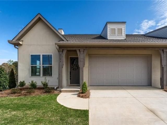3044 Crestmont Ct, Opelika, AL 36801