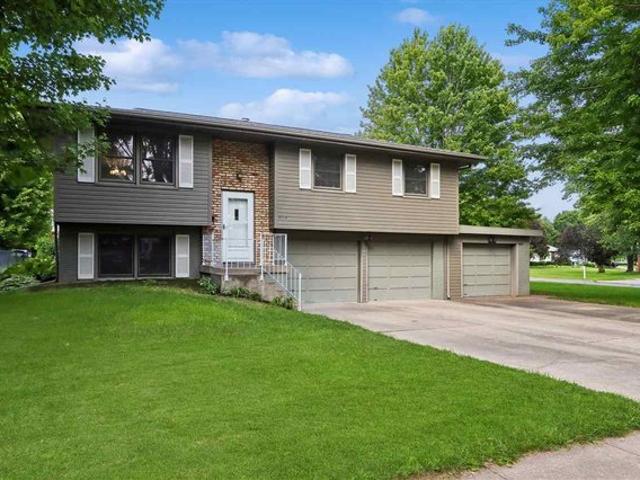 3044 Wayne Ave, Iowa City, IA 52240