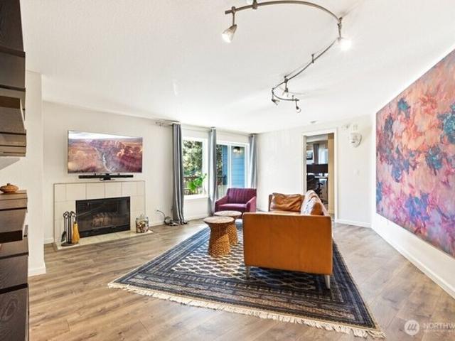 3045 20th Ave W Apt 202, Seattle, WA 98199