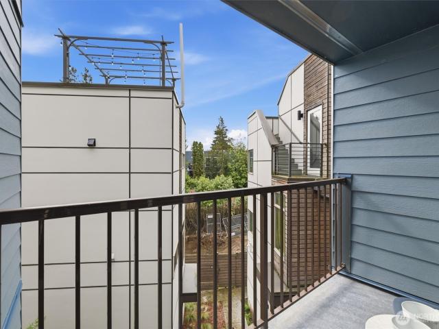 3045 20th Ave W, Unit 303, Seattle, WA 98199 | MLS #2500