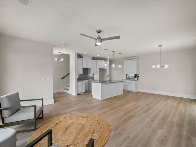 3043B Hillside Rd