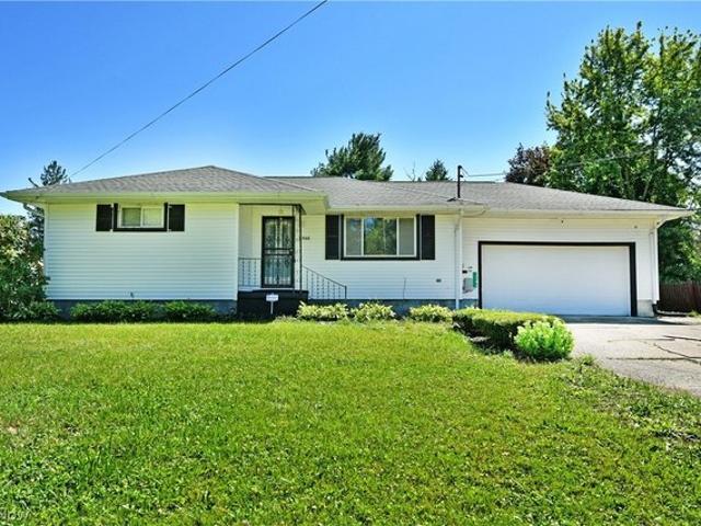 3046 Lynwood Dr NW, Warren, OH 44485