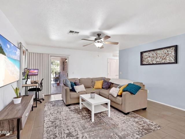 3048 e michelle way