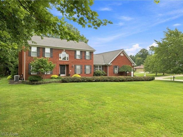 30401 Kristin Ct, Willoughby Hills, OH 44092