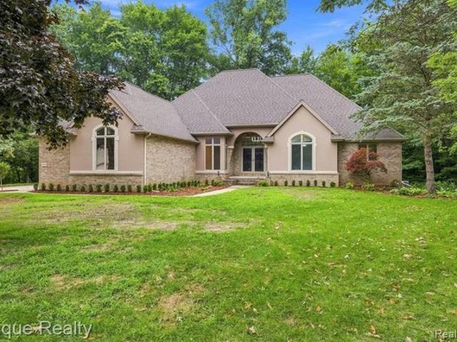 3040 Oak Moss Ct, Fort Gratiot, MI 48059