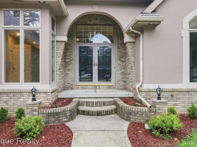 3040 Oak Moss Court