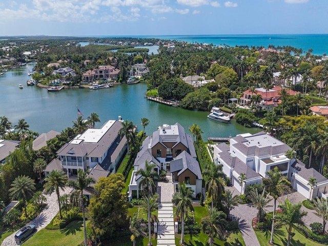 3040 Fort Charles Dr, Naples, FL 34102