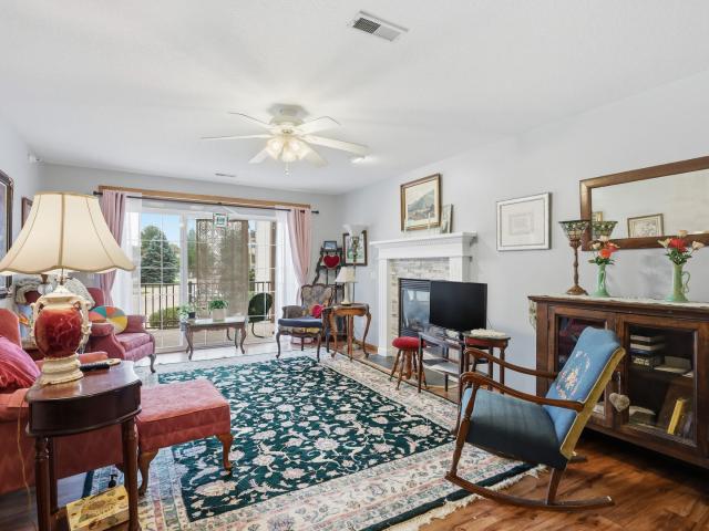 3040 Holiday Court # 5
