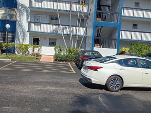3040 Holiday Springs Blvd Apt 110, Margate, FL 33063