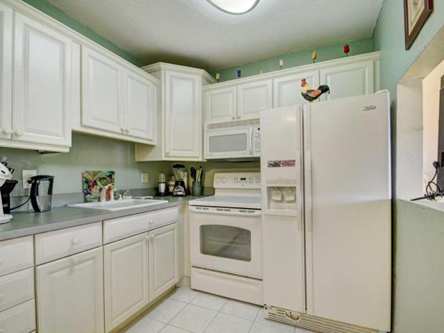 3040 Lake Osborne Dr #207, Lake Worth, FL 33461
