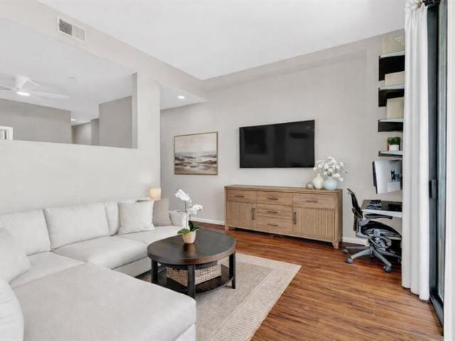 3040 Peachtree Road NW 1605