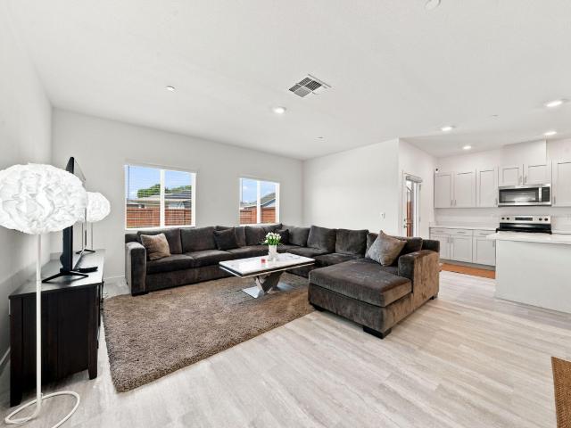 3040 Renault Court
