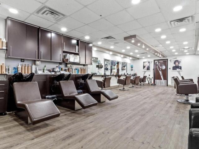 3041 N Oakland Ave, Unit 3043
