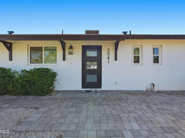 3041 E Elm Street