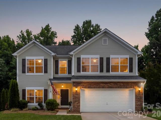 3041 Kilbeggan Dr, Lake Wylie, SC 29710