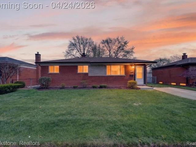 30428 Iroquois Dr, Warren, MI 48088
