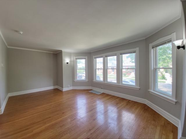 3042 N Lowell Avenue