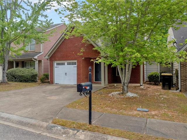 3042 Broadleaf Trail