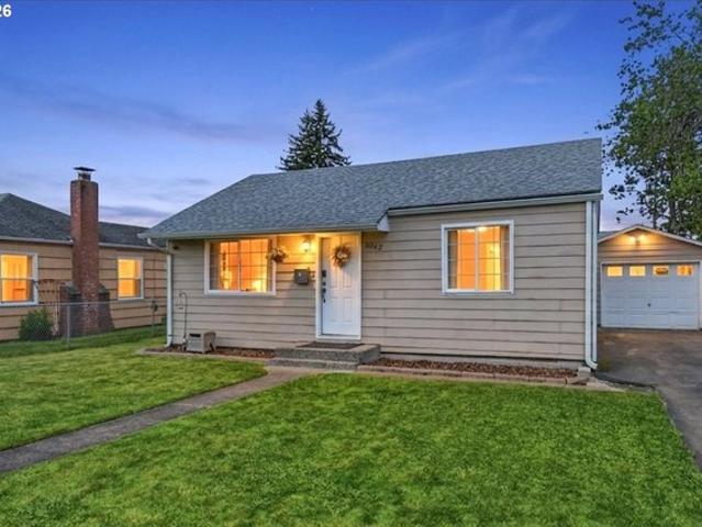 3042 Field St, Longview, WA 98632