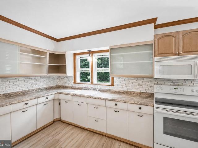 3042 Jenkins Lane