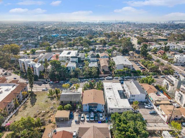 3042 48 Broadway