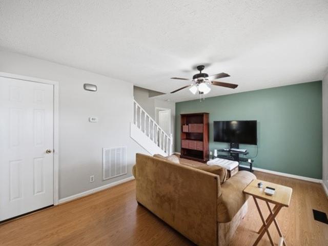 3043 Easy Goer Ln