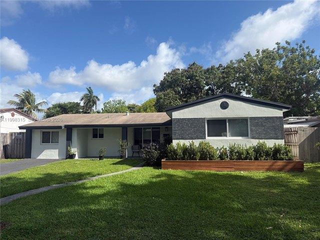 3043 Hayes St, Hollywood, FL 33021