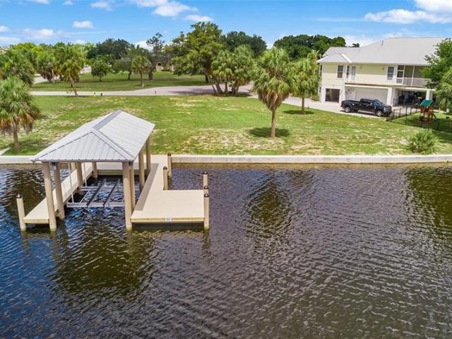 304 14th St SW, Ruskin, FL 33570
