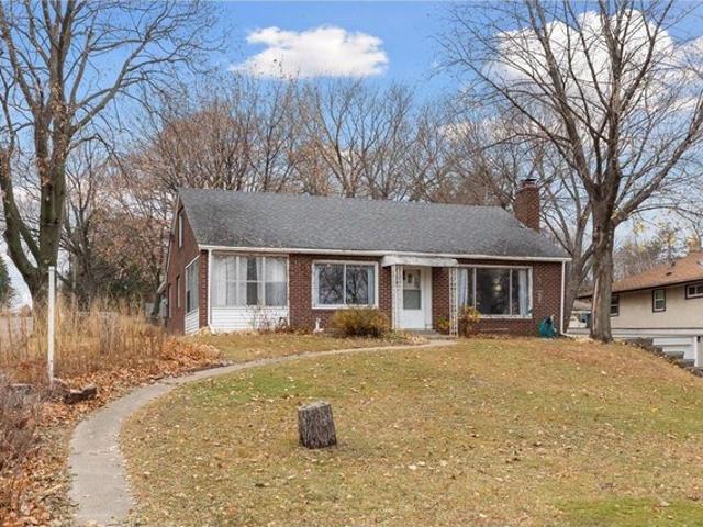 304 17th Ave N, South Saint Paul, MN 55075