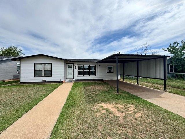 304 34th St, Snyder, TX 79549
