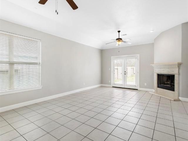 304 Country Crossing Circle