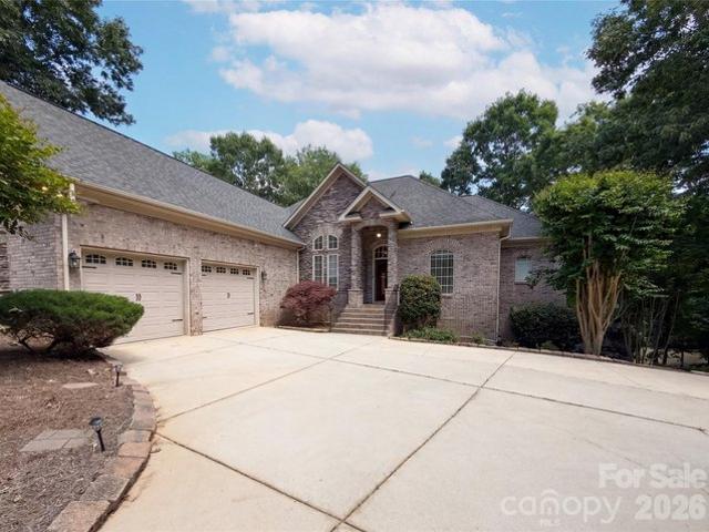 304 Catawba Crest Ln, Clover, SC 29710