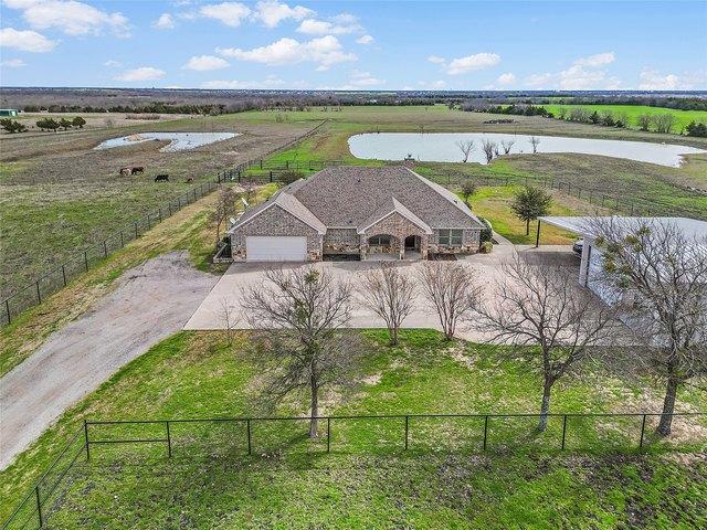 304 Canales Rd, Nevada, TX 75173