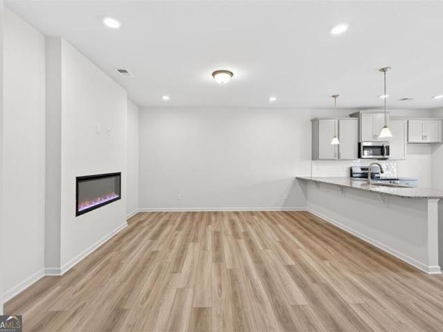 304 Caroline Place 103