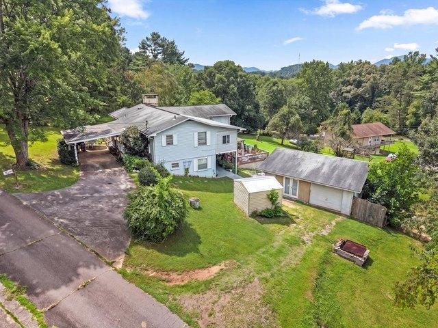 304 Cedar Estates Rd, Franklin, NC 28734