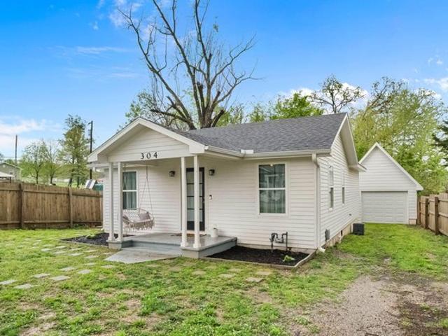 304 Cedar St, Anderson, MO 64831