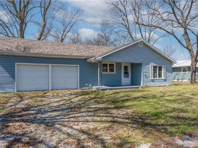 304 Chestnut St, La Monte, MO 65337 | MLS #2610 | Compass