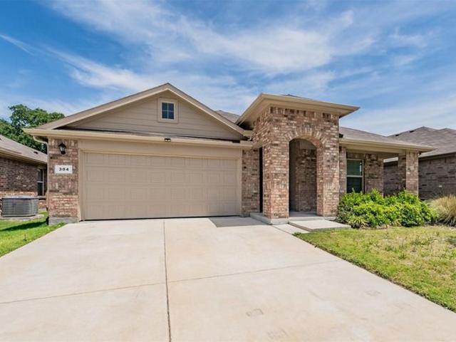 304 Abingdon St, Azle, TX 76020